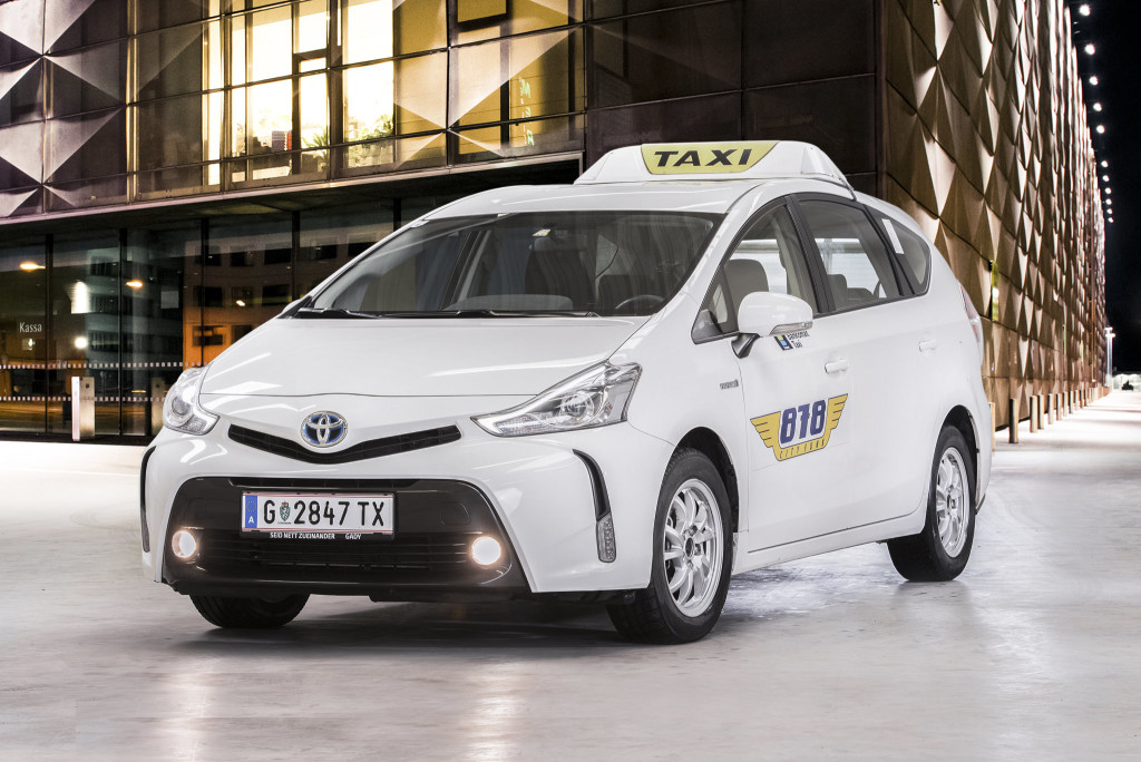 Toyota Prius Plus | Taxi 878 Graz